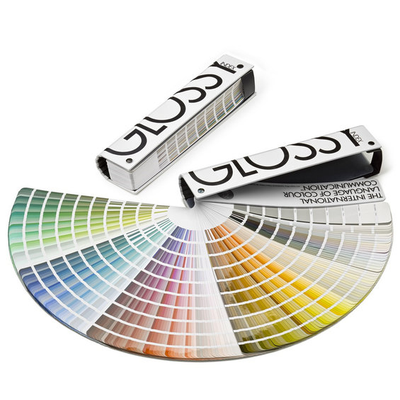 Handla NCS- och Pantone-färgkartor